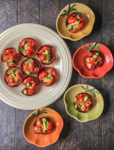 Salami Bites With Tomatoes & Avocado - Super Easy Low Carb Paleo Snack