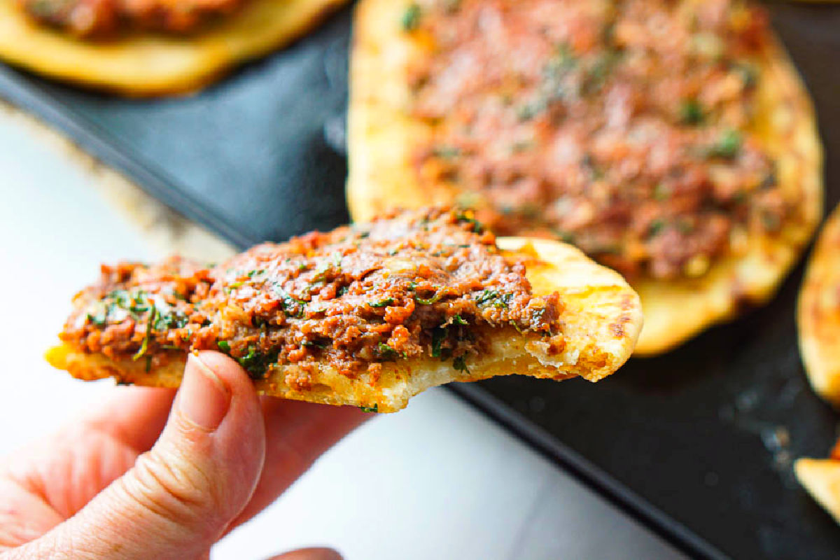 Easy Lebanese Pizza Recipe | simple & tasty dinner in 20 minutes!