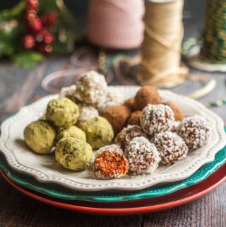 Superfoods Fruit & Nut Bites - for an easy holiday gift! | My Life Cookbook