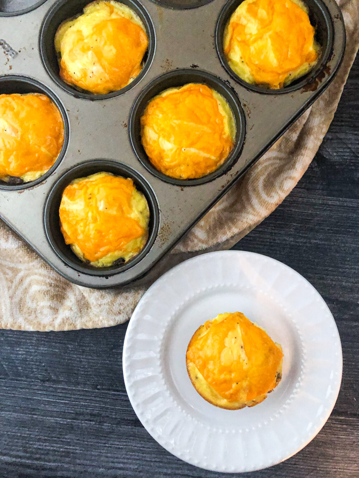 Keto Breakfast Cups with Sausage and Egg - low carb breakfast on the go!