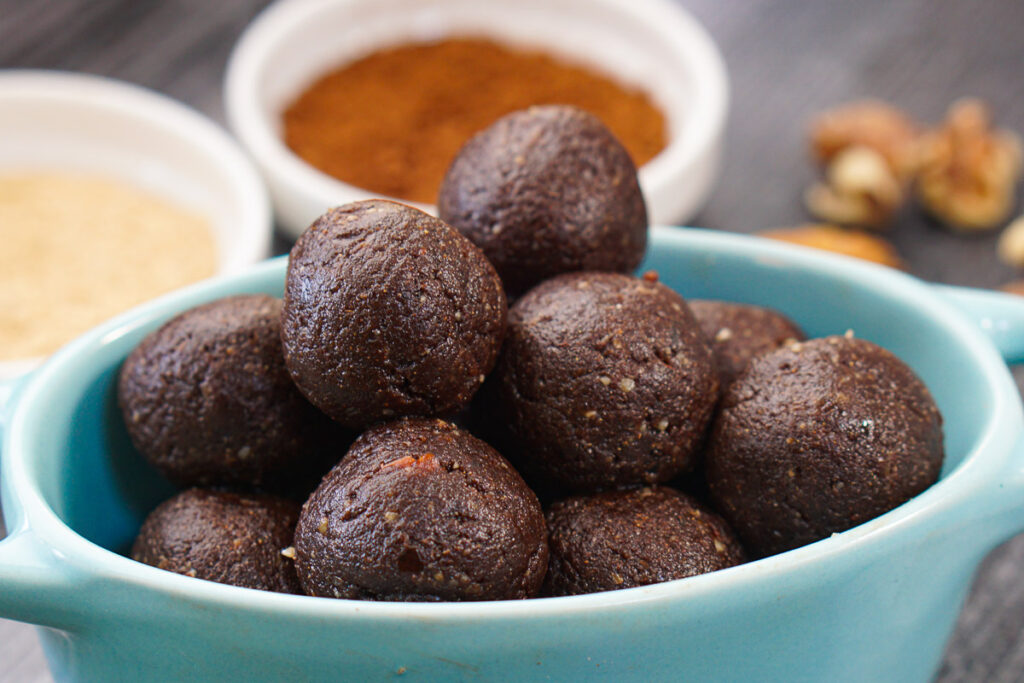 Easy Mocha Maca Balls - no bake, healthy snack with 4 ingredients