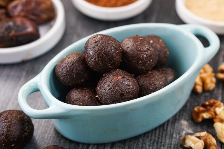 Easy Mocha Maca Balls - no bake, healthy snack with 4 ingredients