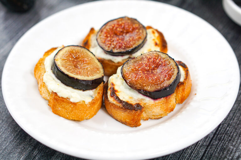 Fresh Fig Crostini Appetizer Recipe | 15 minutes and 5 ingredients!