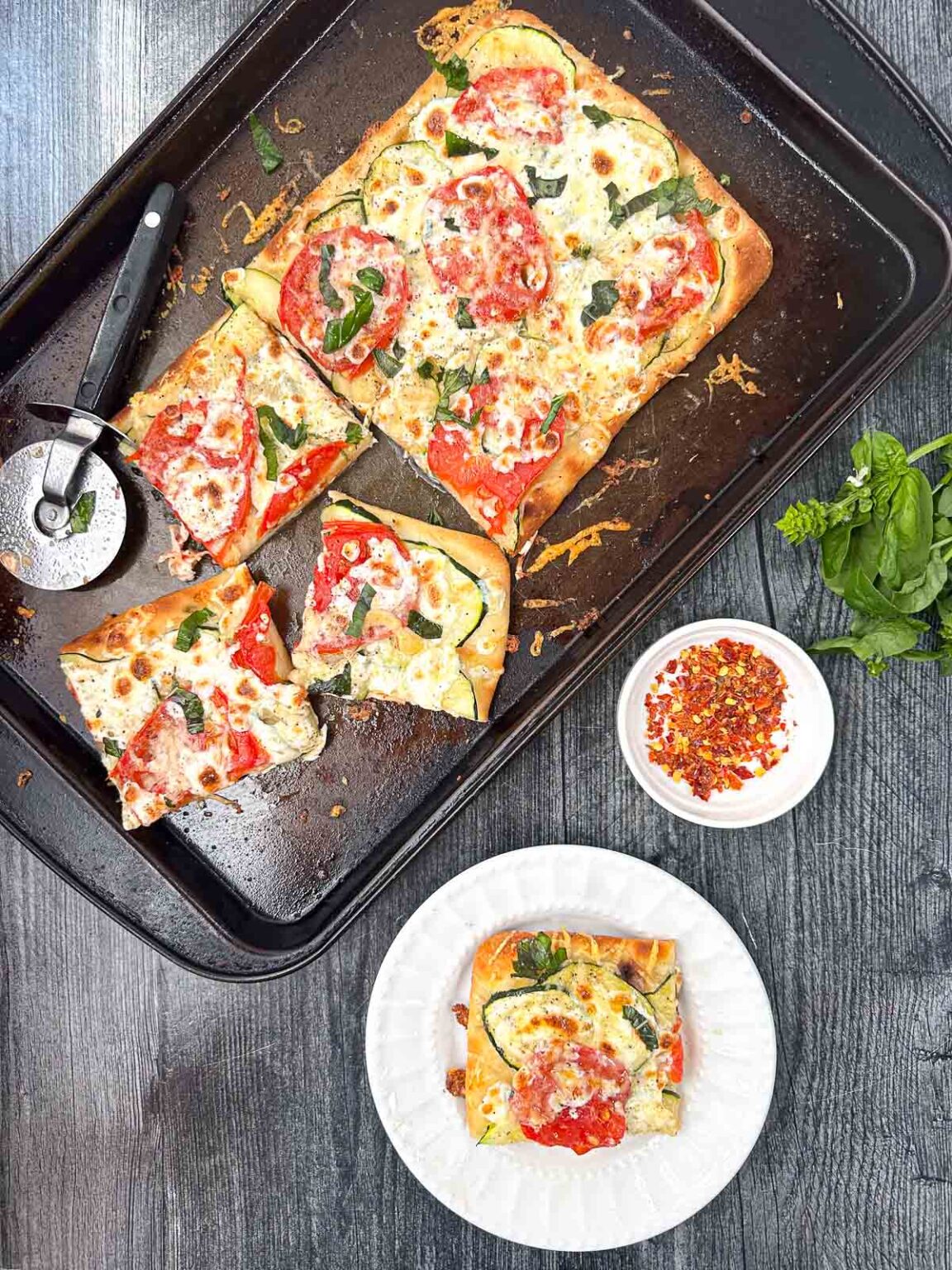 Easy Zucchini Flatbread Recipe | 15 minute veggie dinner or app!