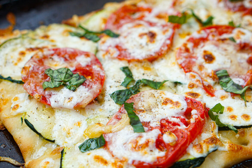 Easy Zucchini Flatbread Recipe | 15 minute veggie dinner or app!