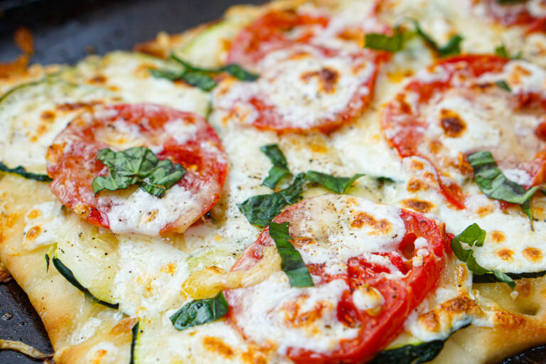 Easy Zucchini Flatbread Recipe | 15 minute veggie dinner or app!