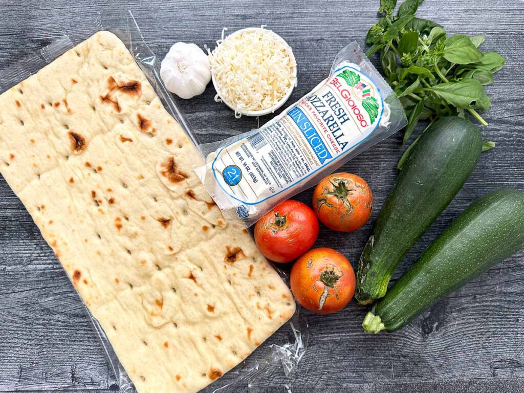 Easy Zucchini Flatbread Recipe | 15 minute veggie dinner or app!