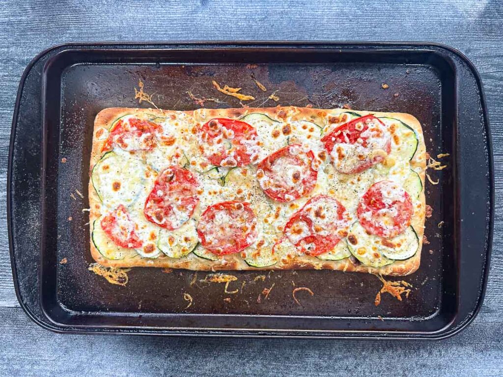 Easy Zucchini Flatbread Recipe | 15 minute veggie dinner or app!